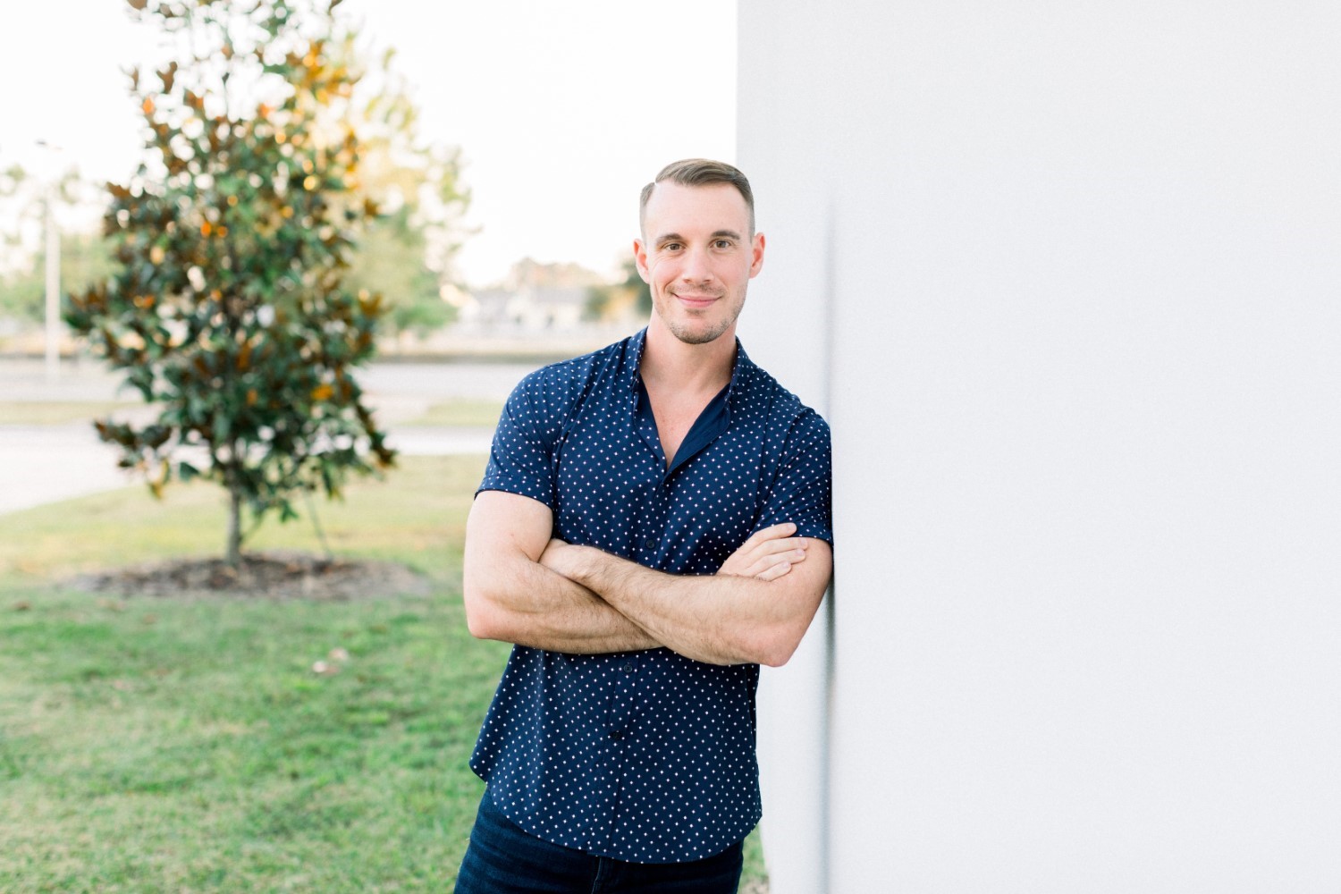 How to Pose Men (Posing Ideas + Male Photography Tips) - WIREDGORILLA